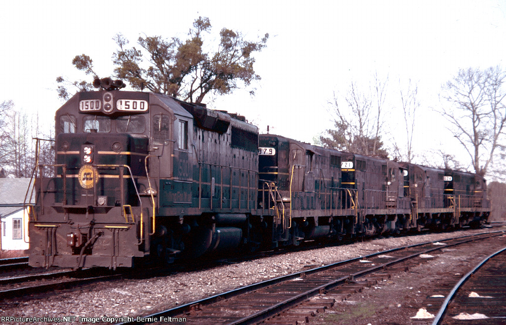 Seaboard Coast Line GP40 1500, GP7's 979, 721 & 896 and GP9 1024 tied down at Elm Street